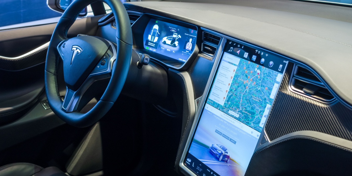 Ny udvikling i bilbranchen: Snart kan de store skærme i bilen være fortid